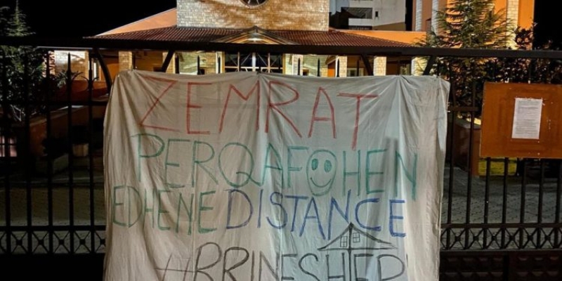 Presidenti Meta publikon foton e veçantë nga Katedralja e Rrëshenit ... Presidenti Meta publikon foton e veçantë nga Katedralja e Rrëshenit ...