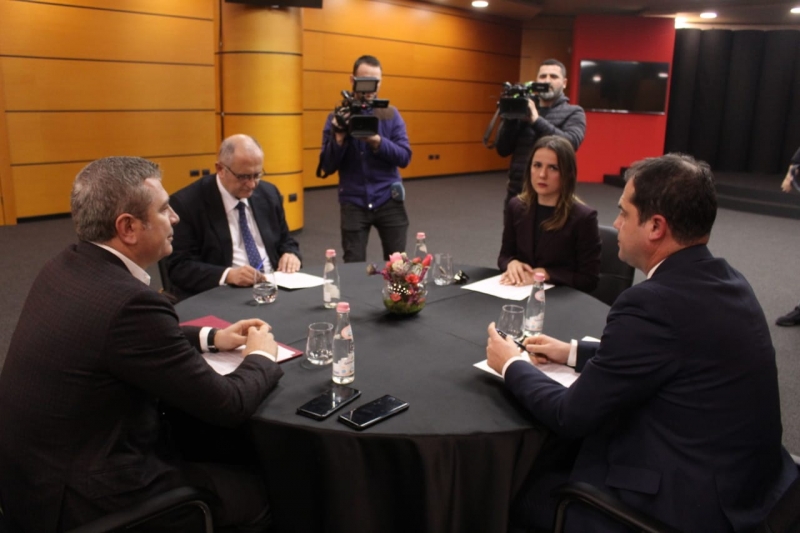 U kërkua nga PD, shtyhet mbledhja e tryezës së Reformës Zgjedhore, ja ... U kërkua nga PD, shtyhet mbledhja e tryezës së Reformës Zgjedhore, ja ...