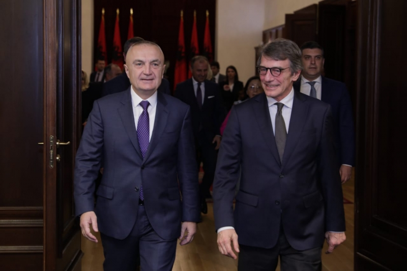 Presidenti Meta në takim Sassolin: Sundimi i ligjit dhe dialogu ... Presidenti Meta në takim Sassolin: Sundimi i ligjit dhe dialogu ...