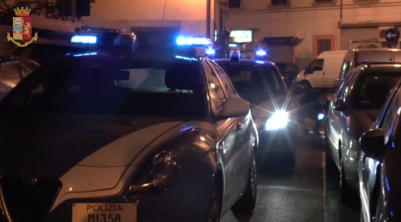 Plas keq sherri në familjen shqiptare natën e Vitit të Ri, 5 ambulanca ... Plas keq sherri në familjen shqiptare natën e Vitit të Ri, 5 ambulanca ...