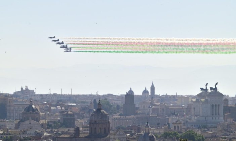 Italia nxjerr avionët dhe ushtrinë në Romë Italia nxjerr avionët dhe ushtrinë në Romë